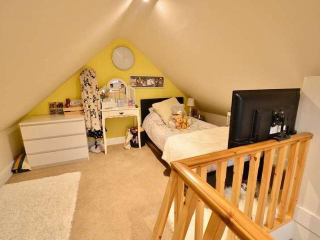5 bed house for sale
