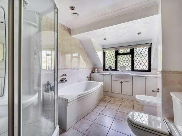 5 bed house for sale