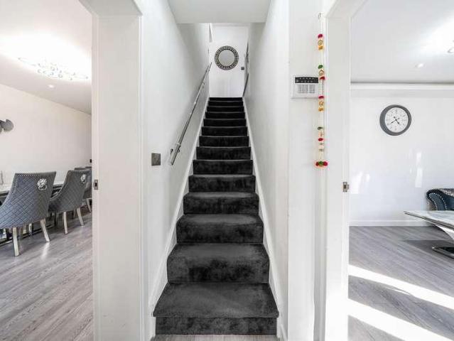 5 bed house for sale
