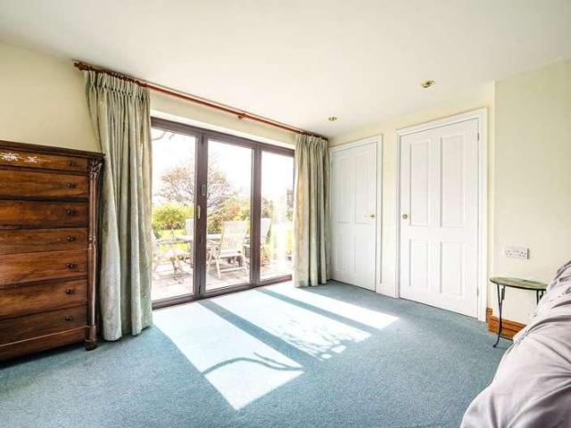 5 bed house for sale