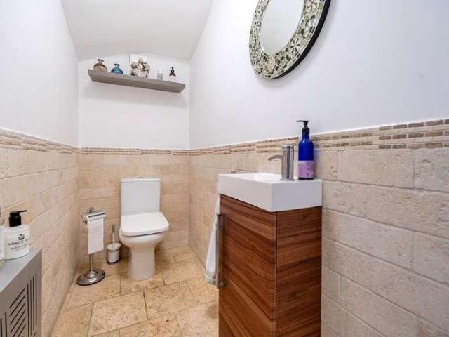 5 bed house for sale