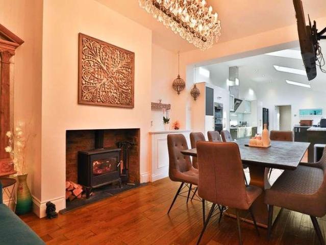5 bed house for sale