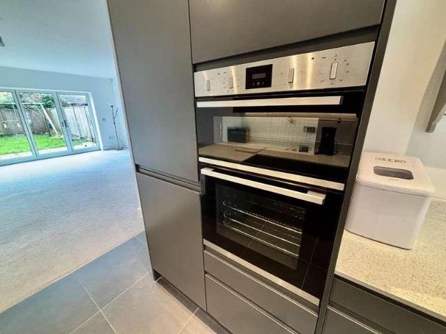 5 bed house for sale