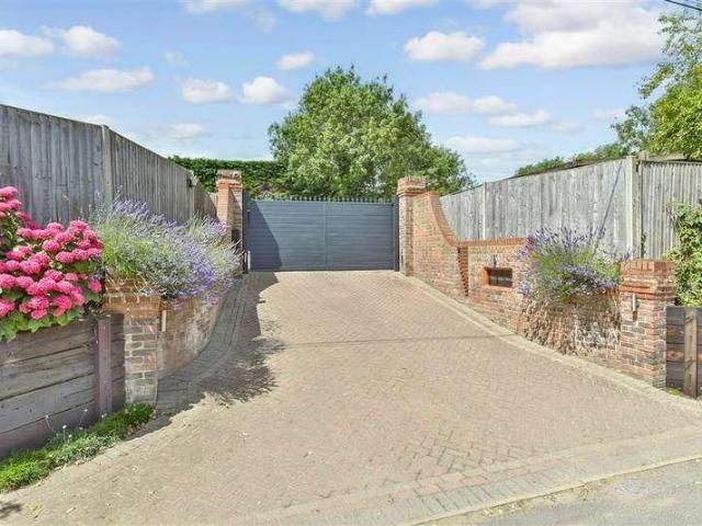 5 bed house for sale