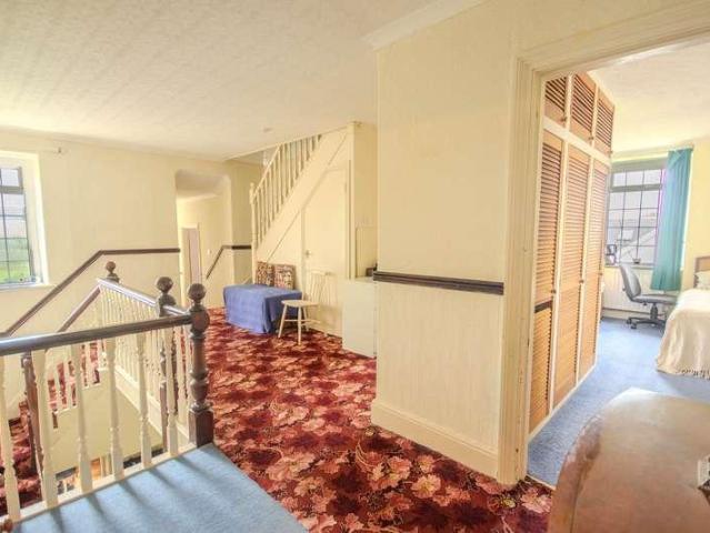 5 bed house for sale