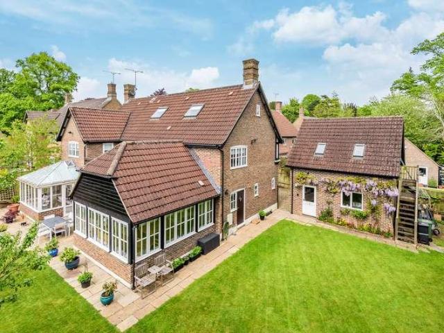 5 bed house for sale