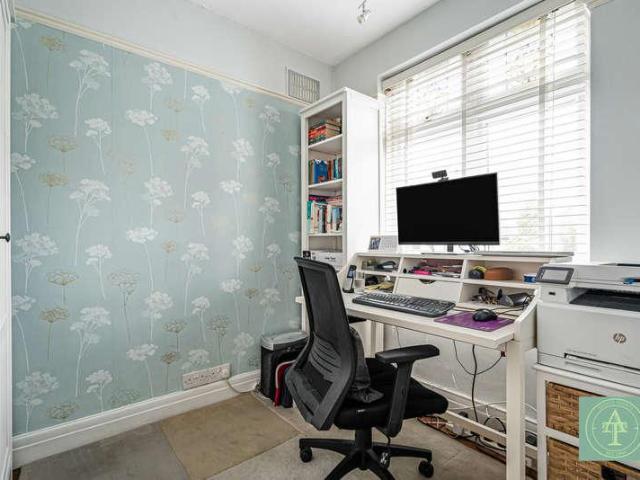 5 bed house for sale