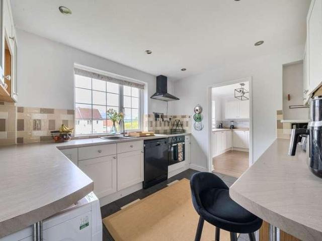 5 bed house for sale