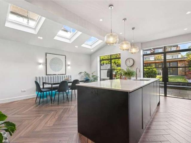 5 bed house for sale