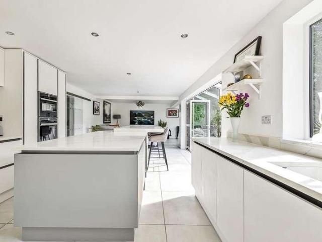 5 bed house for sale