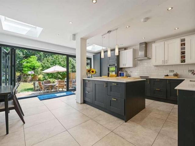 5 bed house for sale