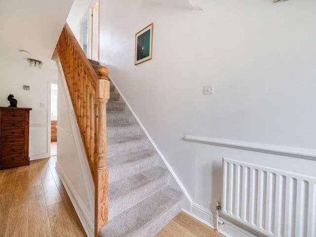 5 bed house for sale