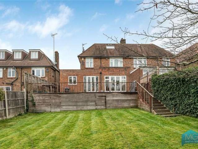 5 bed house for sale