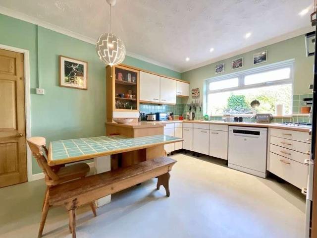5 bed house for sale