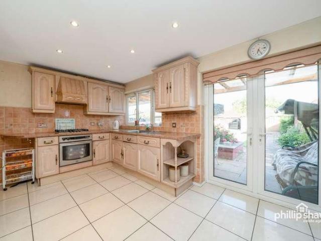 5 bed house for sale