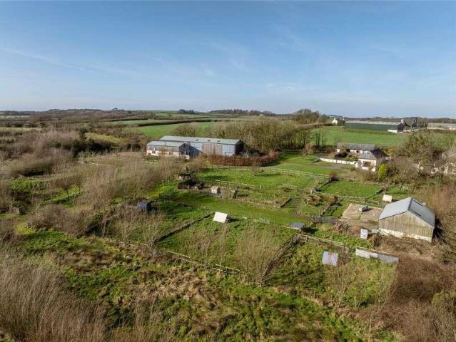 5 bed house for sale