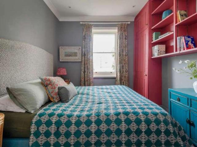 5 bed house for sale