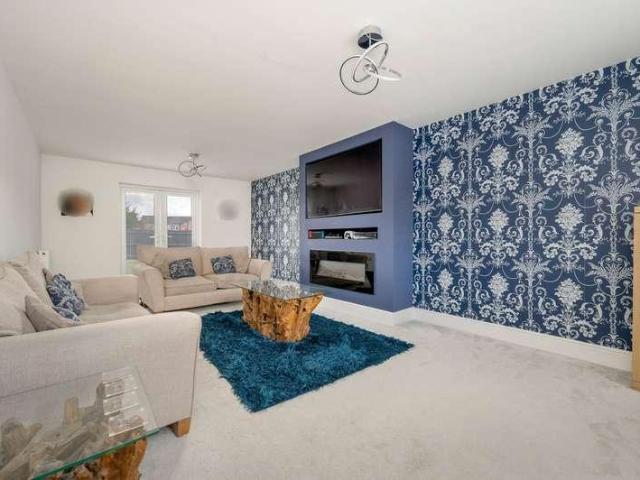 5 bed house for sale