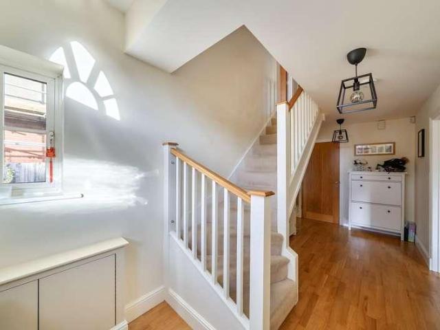 5 bed house for sale