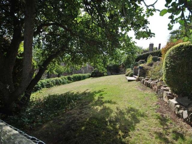 5 bed house for sale