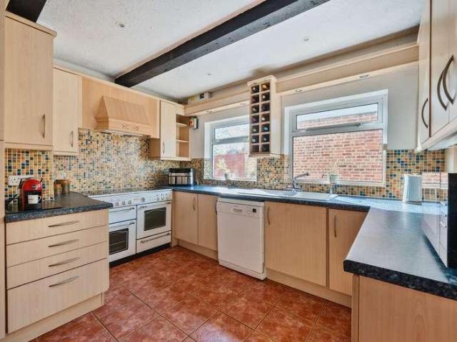 5 bed house for sale