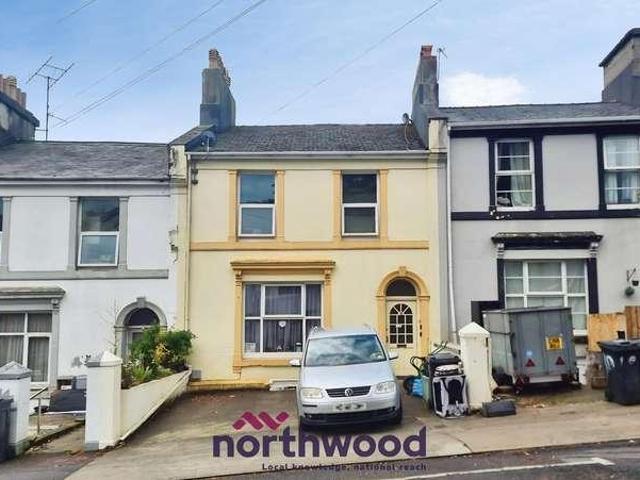 5 bed house for sale