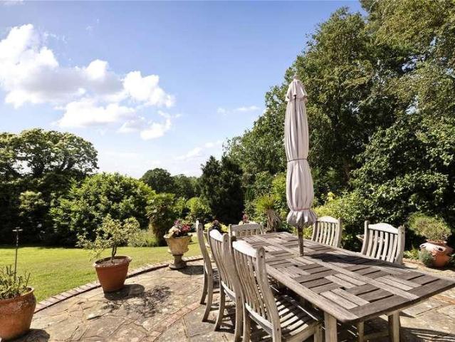 5 bed house for sale