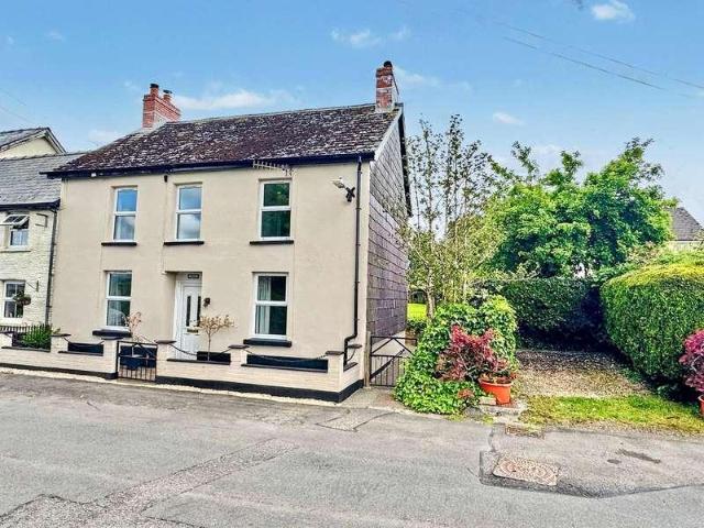 5 bed house for sale