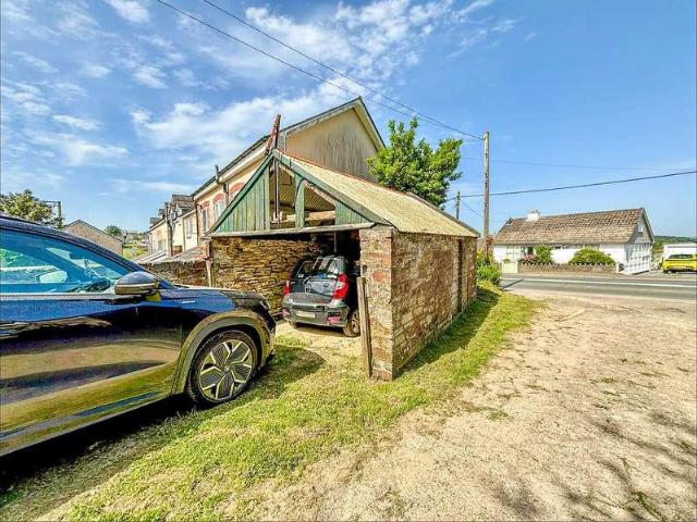5 bed house for sale