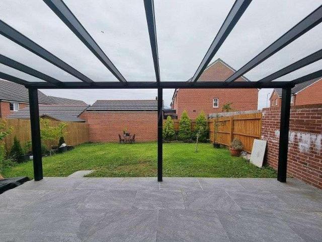 5 bed house for sale