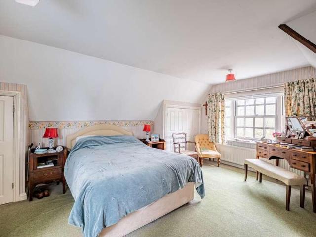 5 bed house for sale