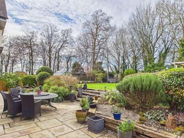 5 bed house for sale