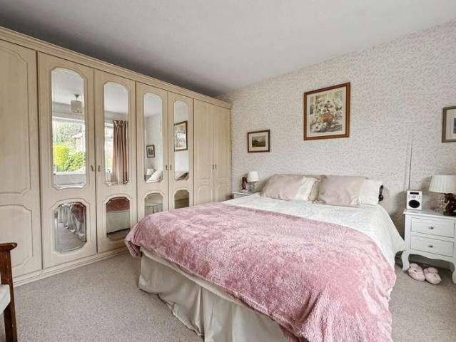 5 bed house for sale