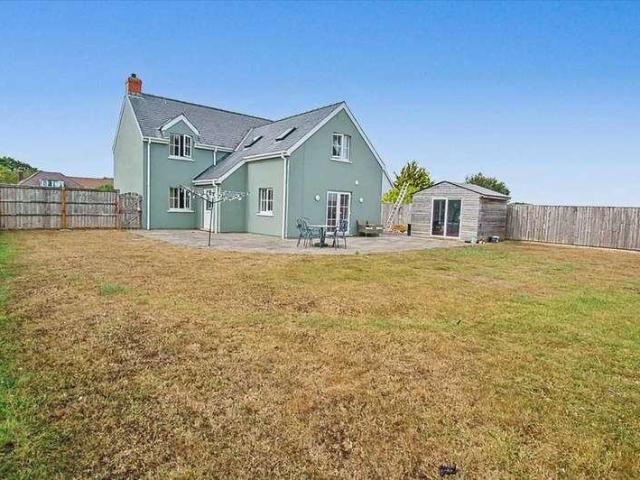 5 bed house for sale