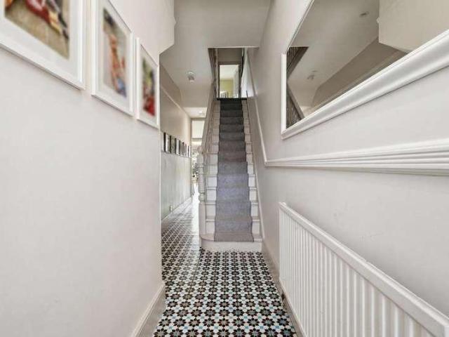 5 bed house for sale