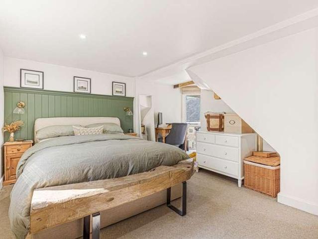 5 bed house for sale