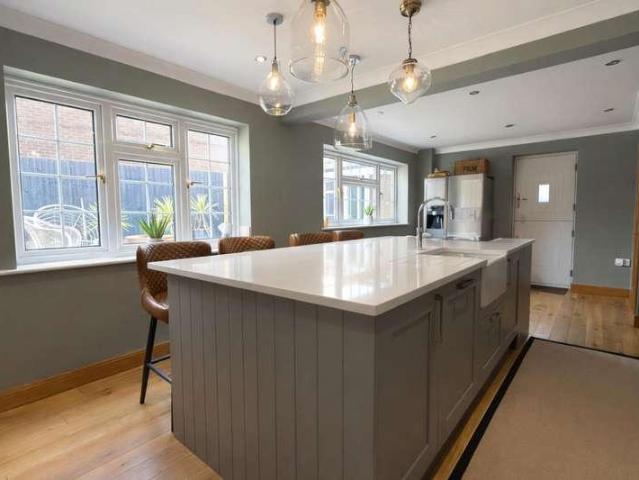 5 bed house for sale