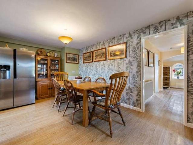 5 bed house for sale