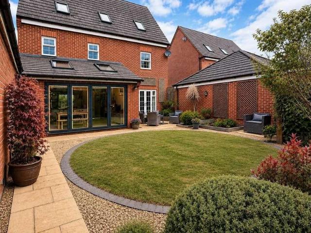 5 bed house for sale
