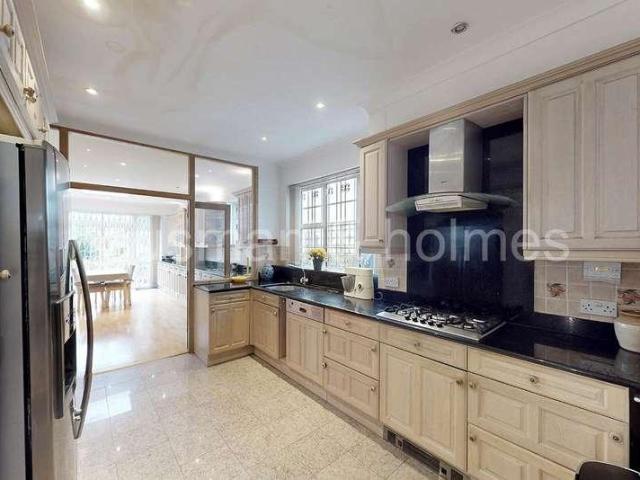 5 bed house for sale