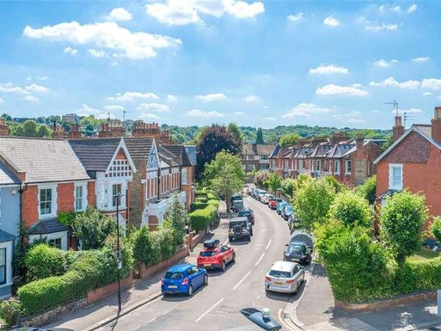 5 bed house for sale