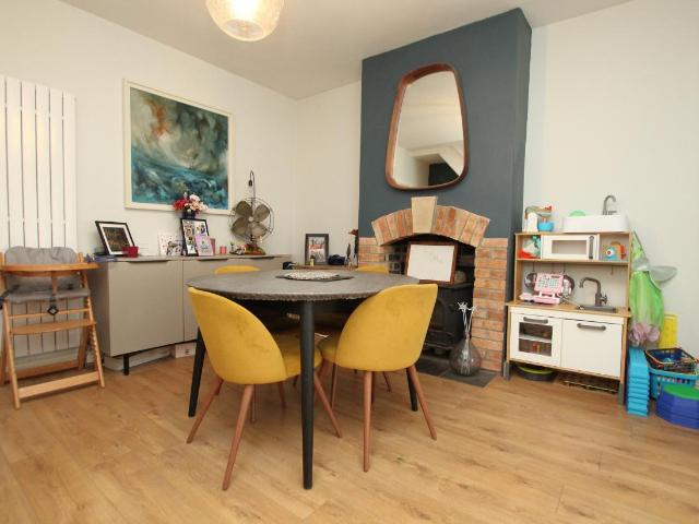 5 bed house for sale