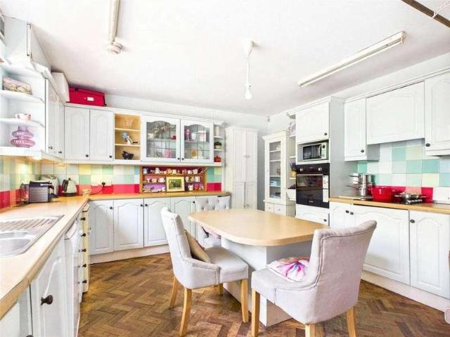 5 bed house for sale