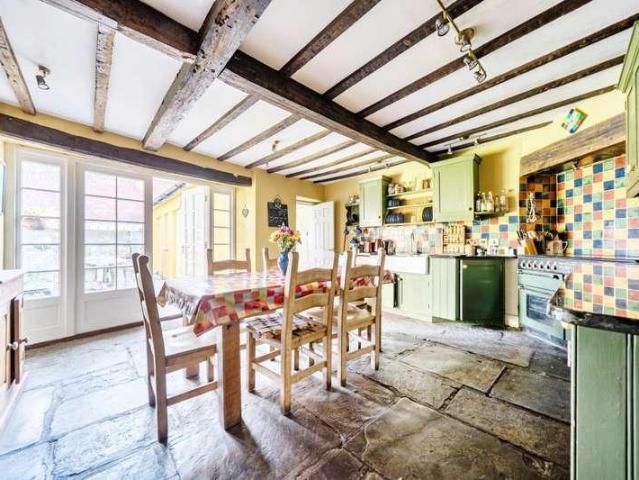 5 bed house for sale