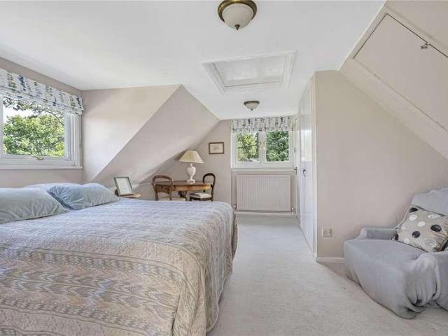 5 bed house for sale
