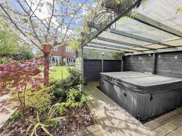 5 bed house for sale