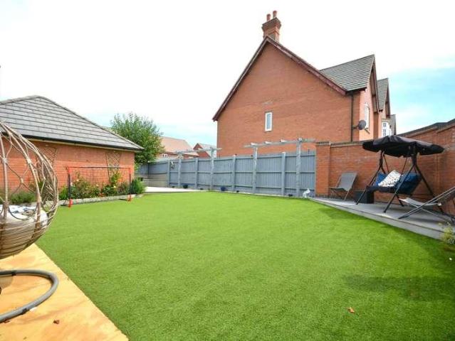 5 bed house for sale