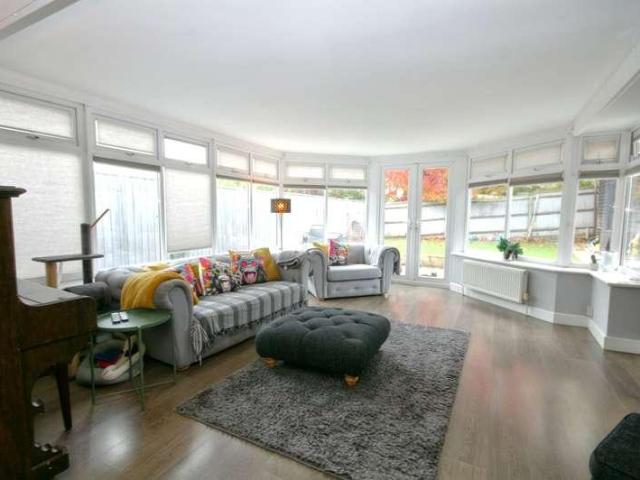5 bed house for sale