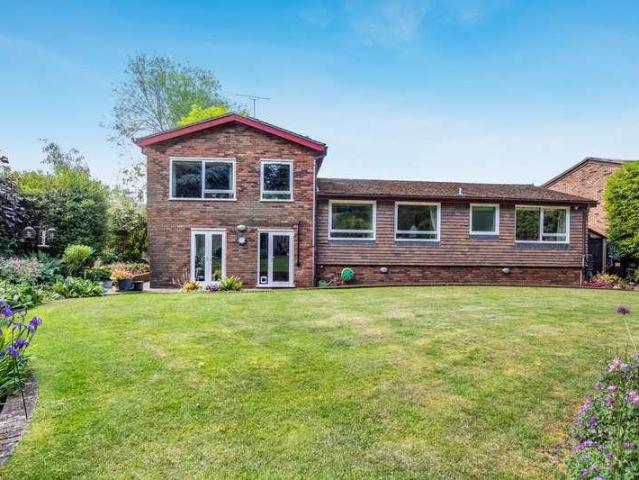 5 bed house for sale