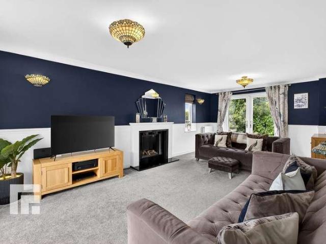 5 bed house for sale